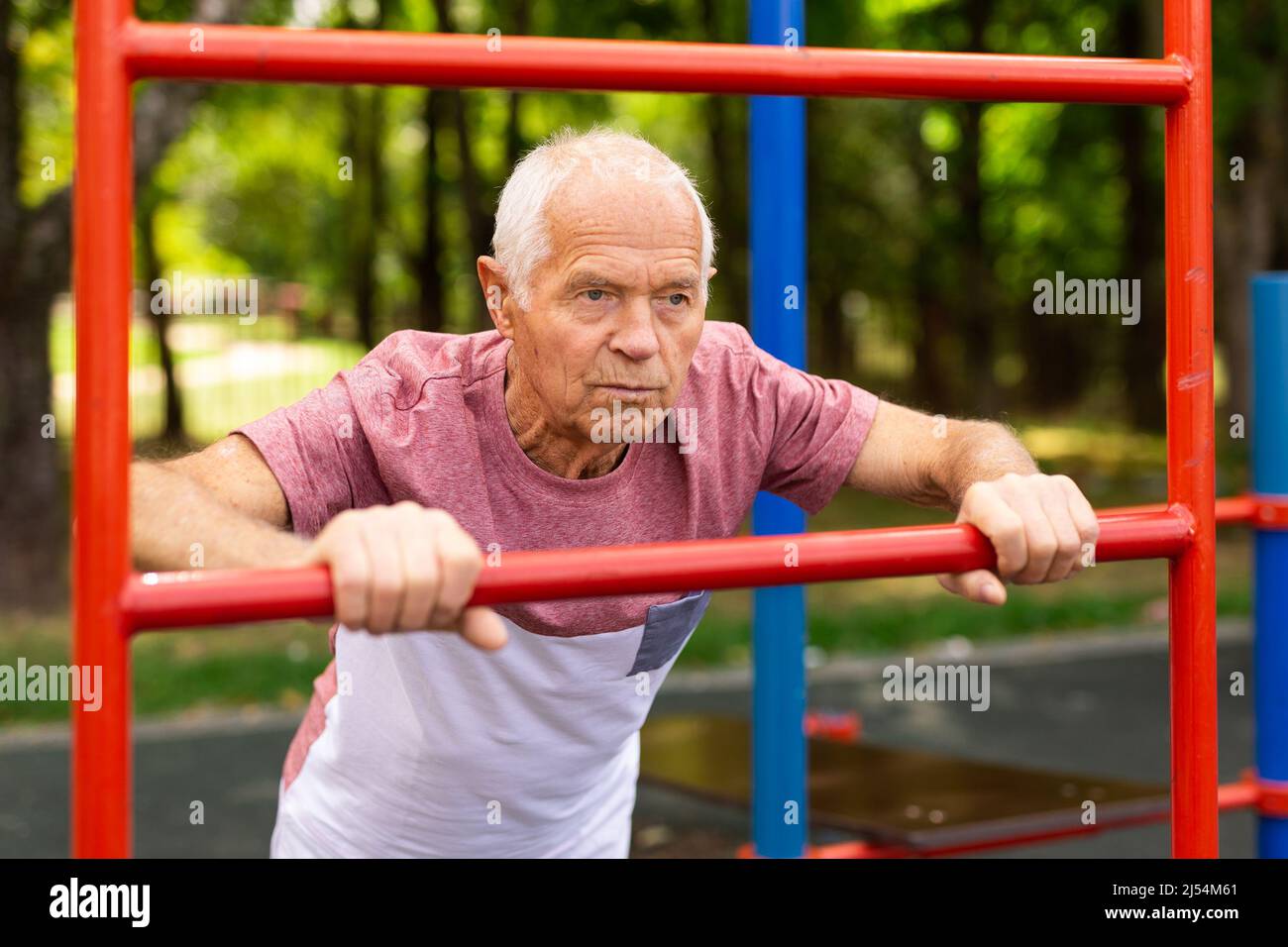 Old man in sportswear exercising push-ups outdoors Stock Photo - Alamy