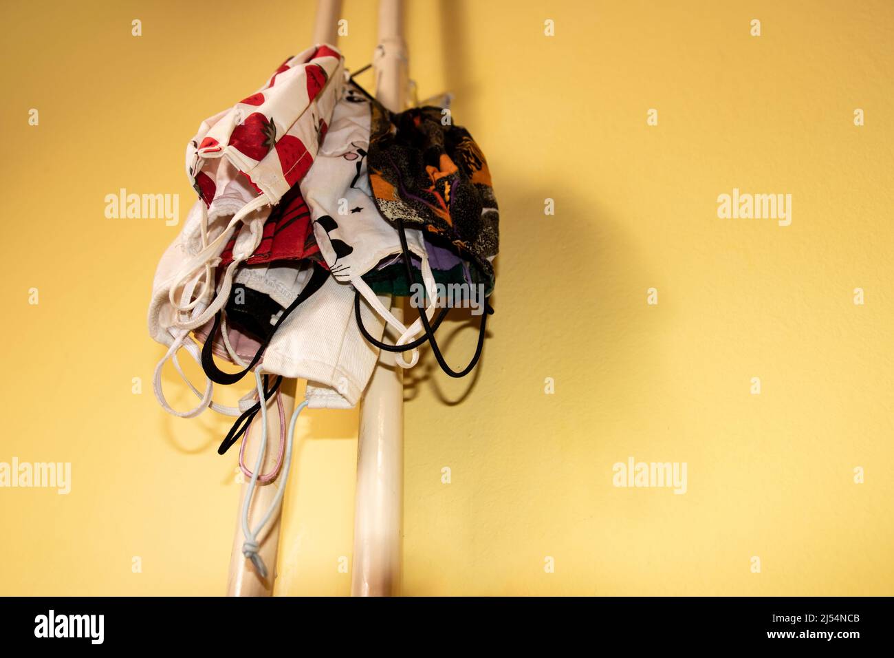Washing a cloth mask hi-res stock photography and images - Alamy