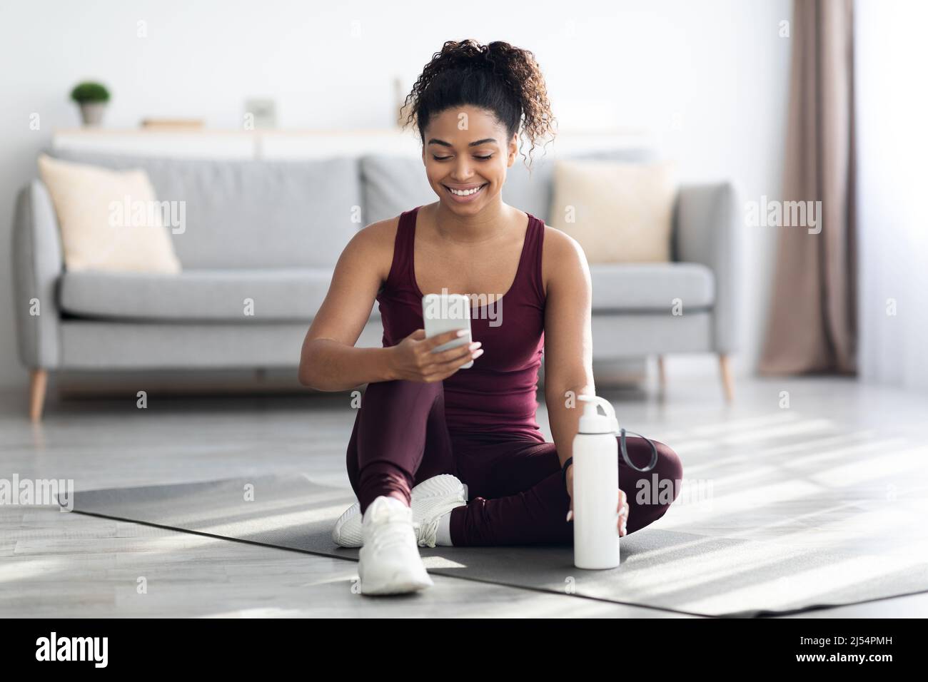 Athletic black woman hi-res stock photography and images - Alamy