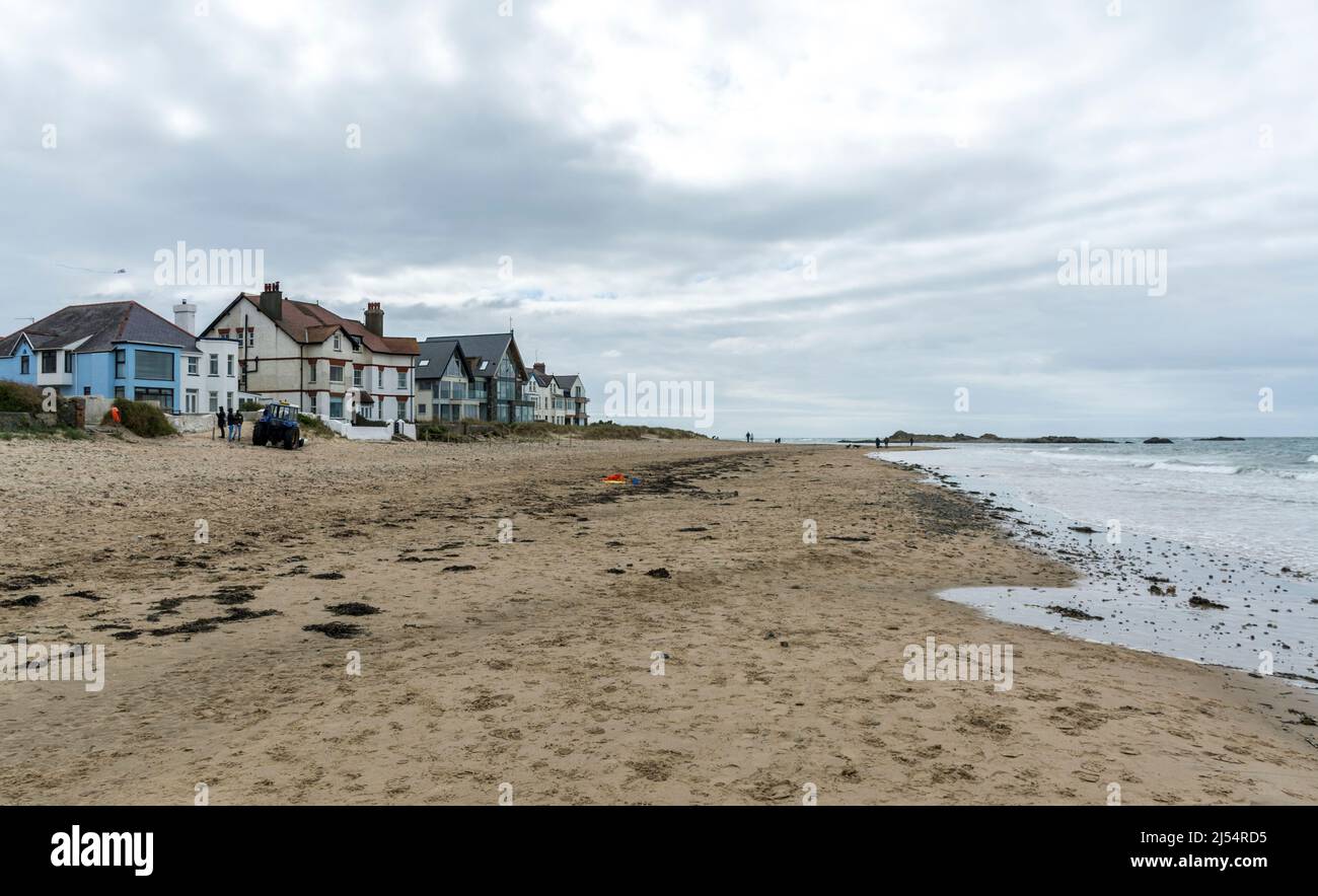 View of Traeth Crigyll beach, Rhosneigr, Anglesey, North Wales, UK ...