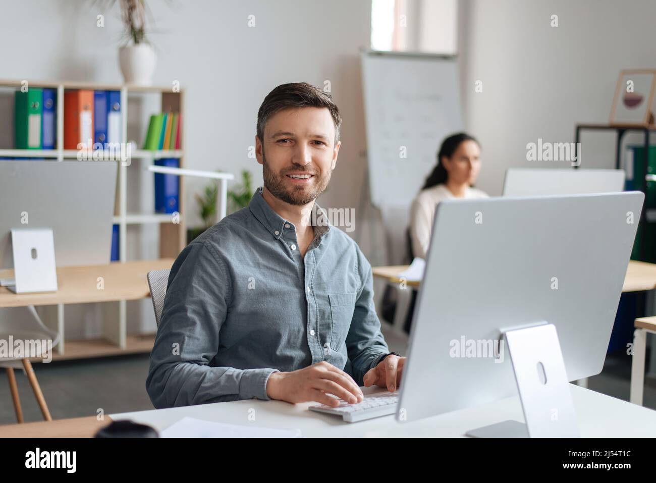 Office man desk open space hi-res stock photography and images - Alamy
