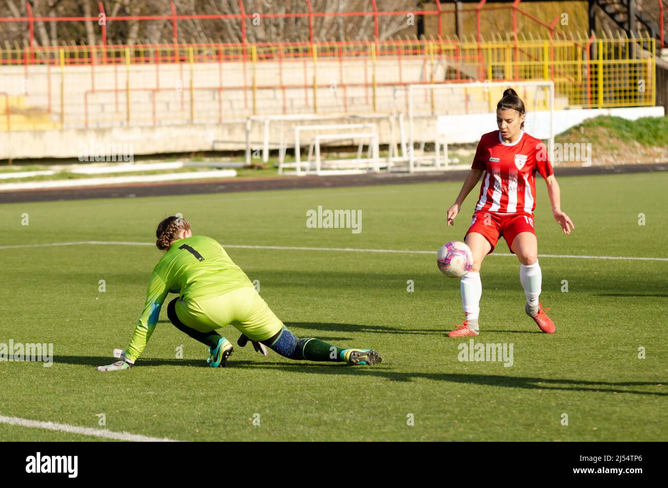 Woman soccer player kicking hi-res stock photography and images - Alamy