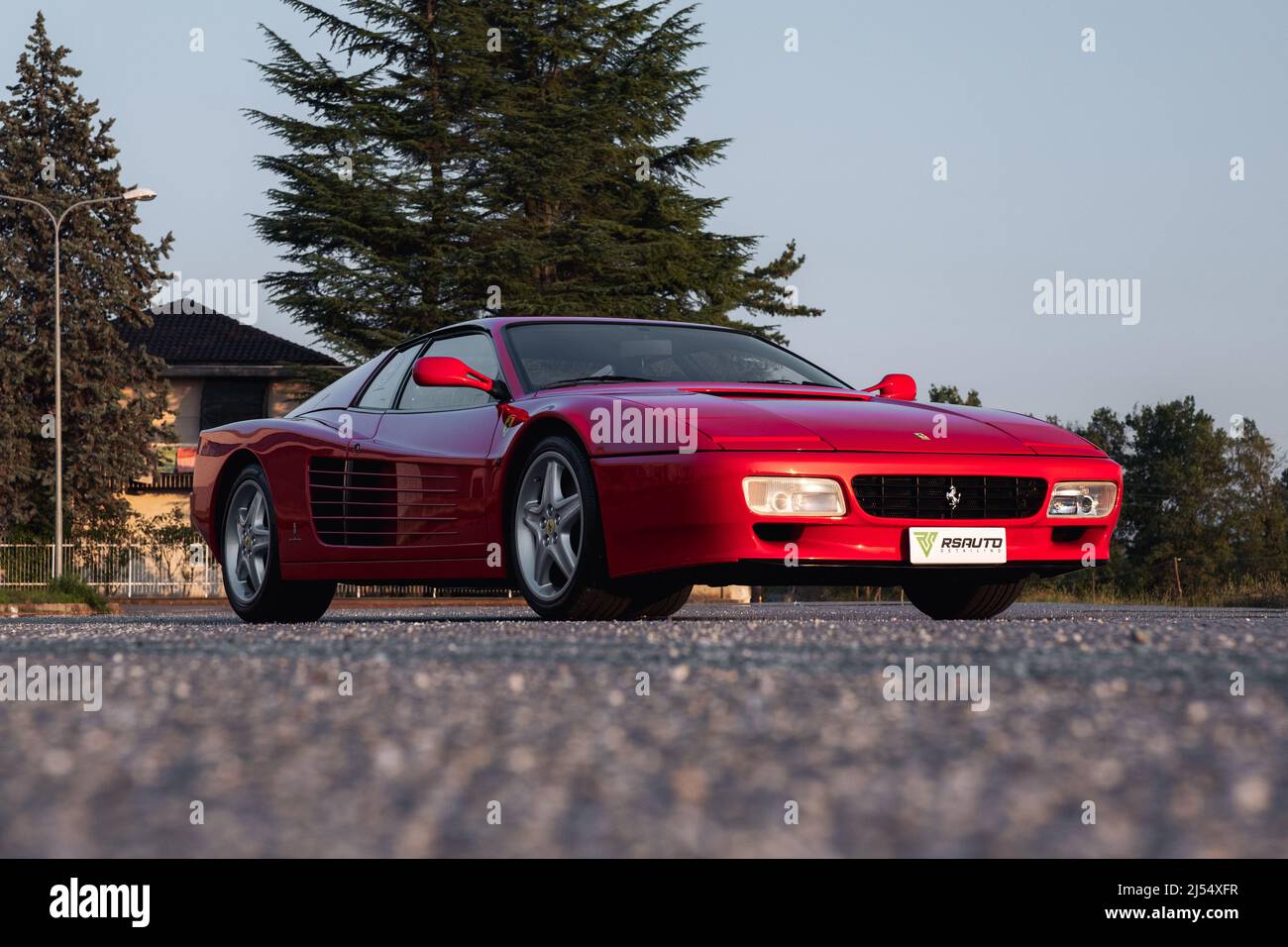 Ferrari testarossa 512 red hi-res stock photography and images - Alamy