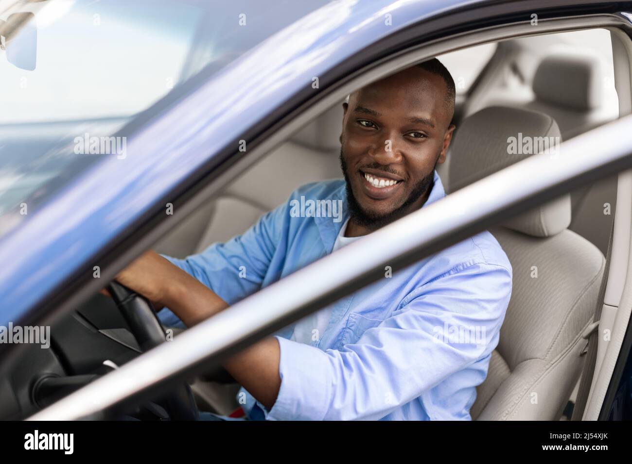 Black man car drive window hi-res stock photography and images - Alamy