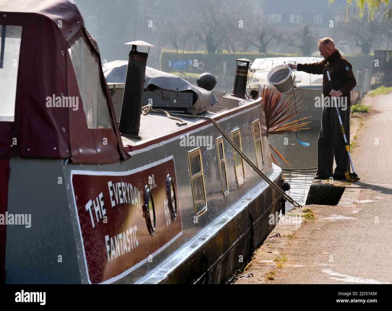 This is the Thames Walk downstream of Oxford, England. This stretch of ...