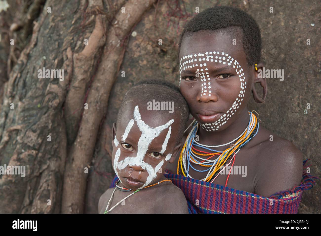 Indigenous child sitting hi-res stock photography and images - Alamy