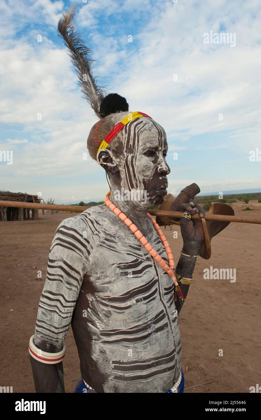 Karo man with body and facial paintings, Omo river valley, Southern ...