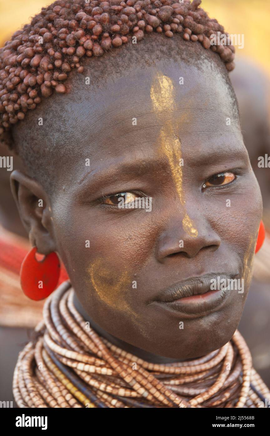 African village women gathering hi-res stock photography and images - Alamy