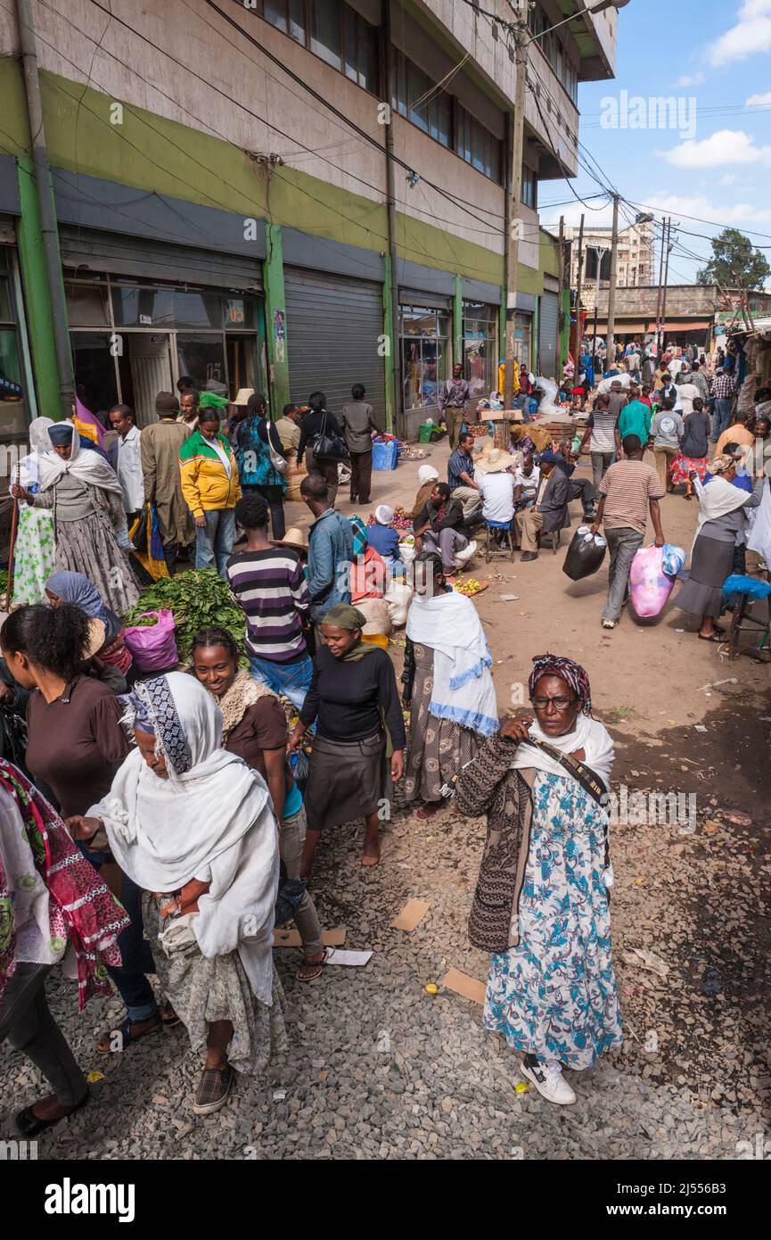Market street scene, Mercato of Addis Ababa, Ethiopia Stock Photo - Alamy