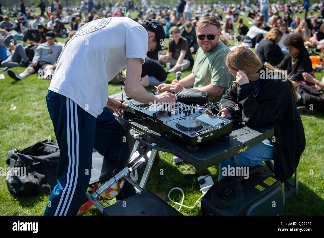 420 smokers hi-res stock photography and images - Alamy