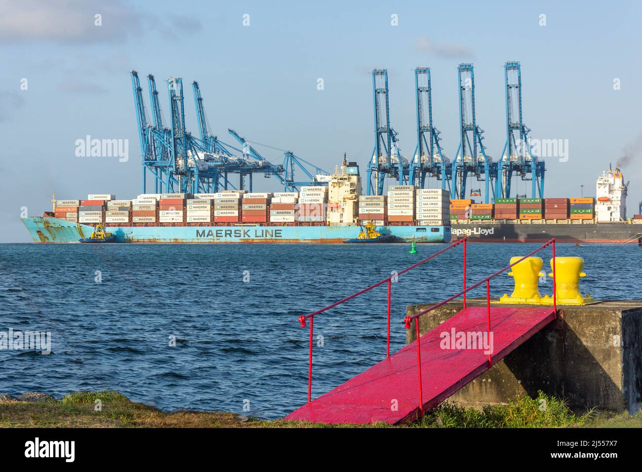 Maersk container ship unloading in colon harbour republic of pan hi-res ...