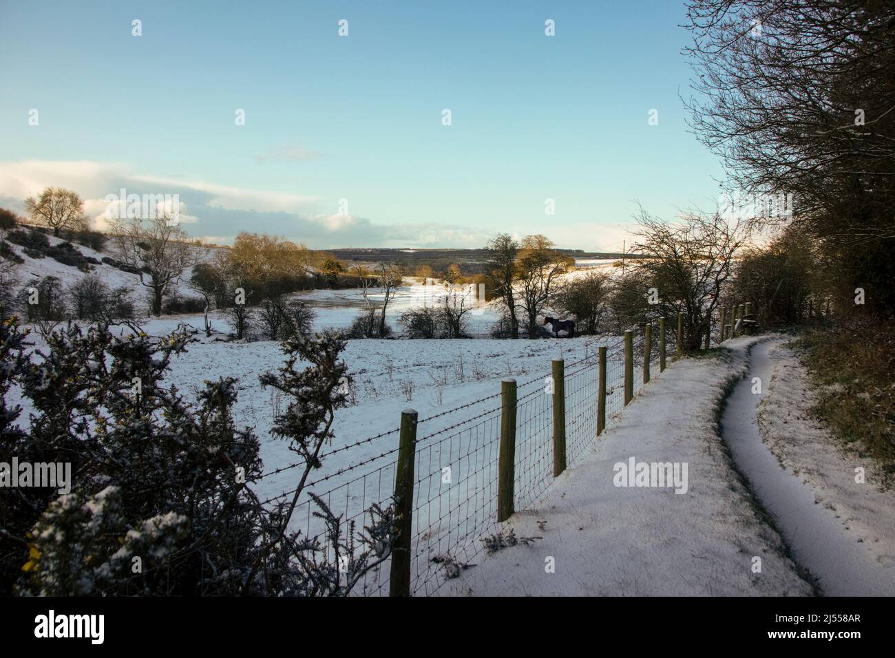 Spring snow england hi-res stock photography and images - Alamy