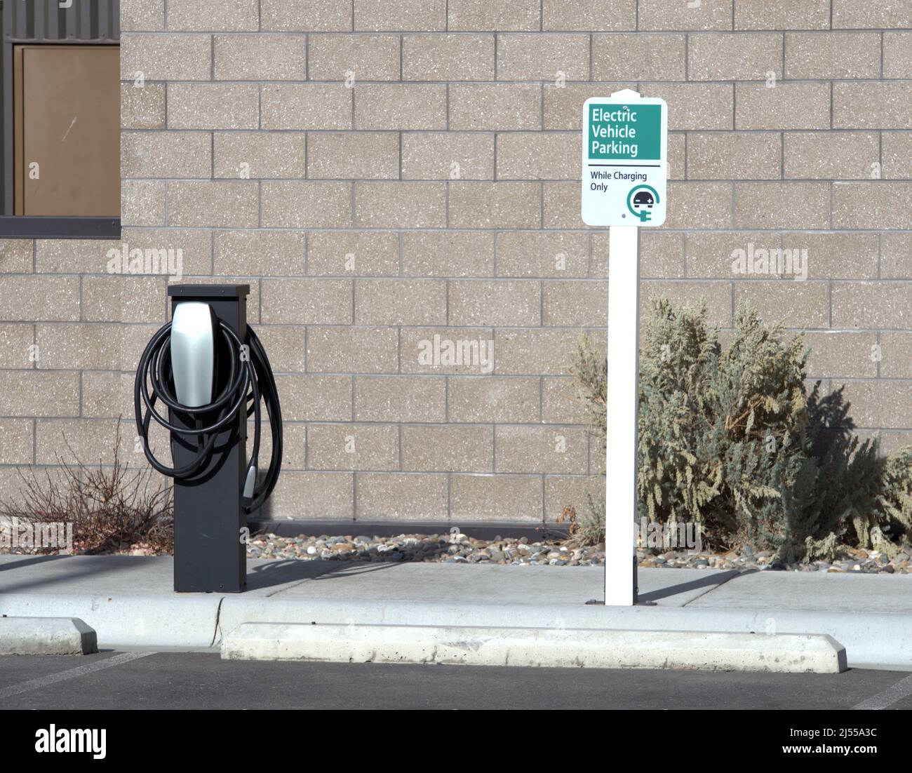 Ev charging station hi-res stock photography and images - Alamy