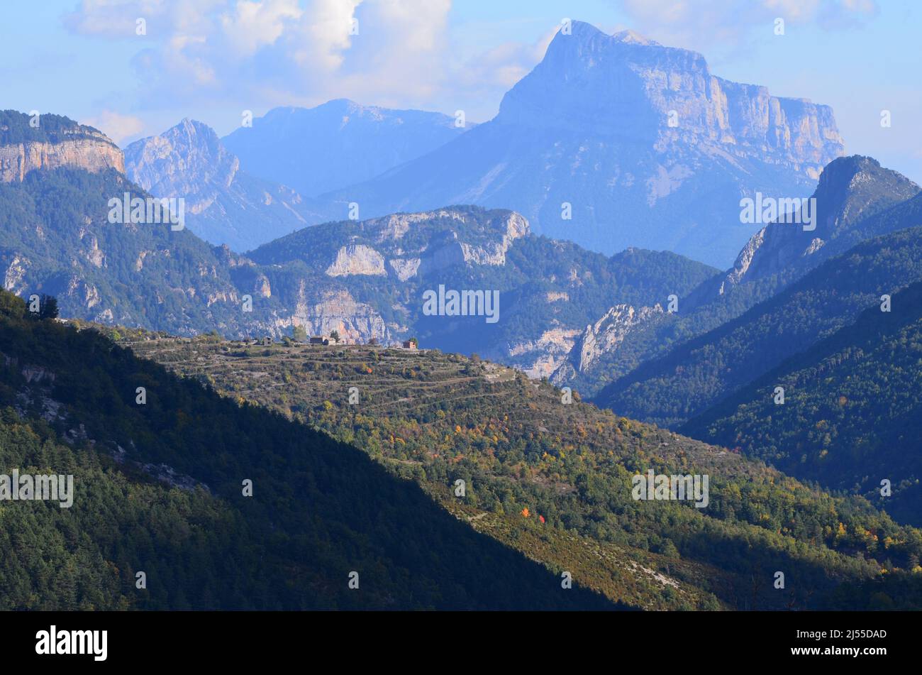 Pre pyrenean trail hi-res stock photography and images - Alamy