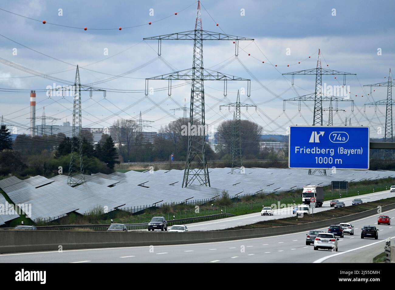 Friedberg, Deutschland. 16th Apr, 2022. Solar park on the A8 motorway ...