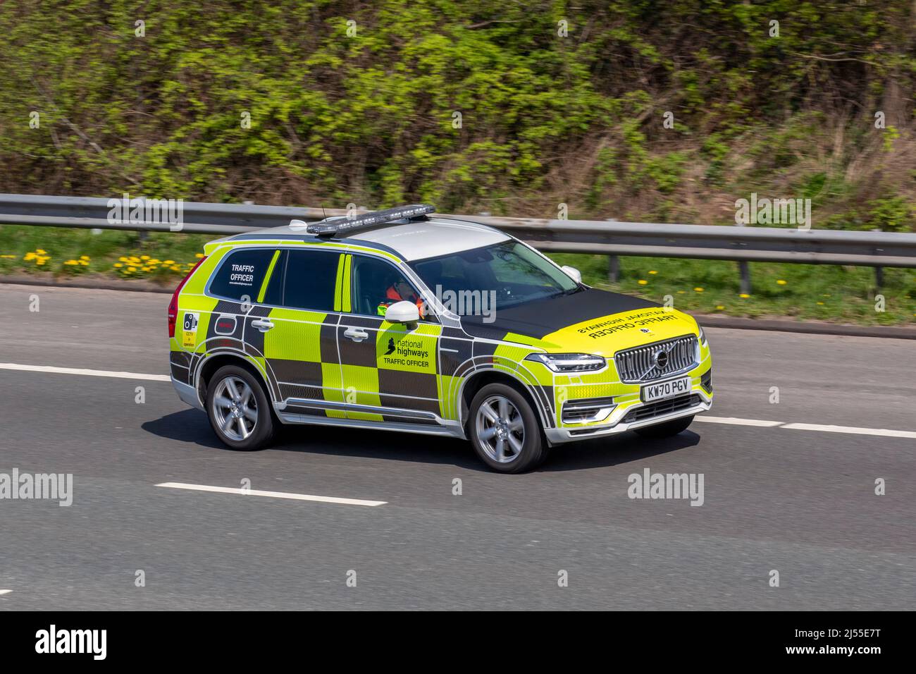 National Highways Traffic Officer driving 2021 Volvo Xc90 Momentum T8 ...