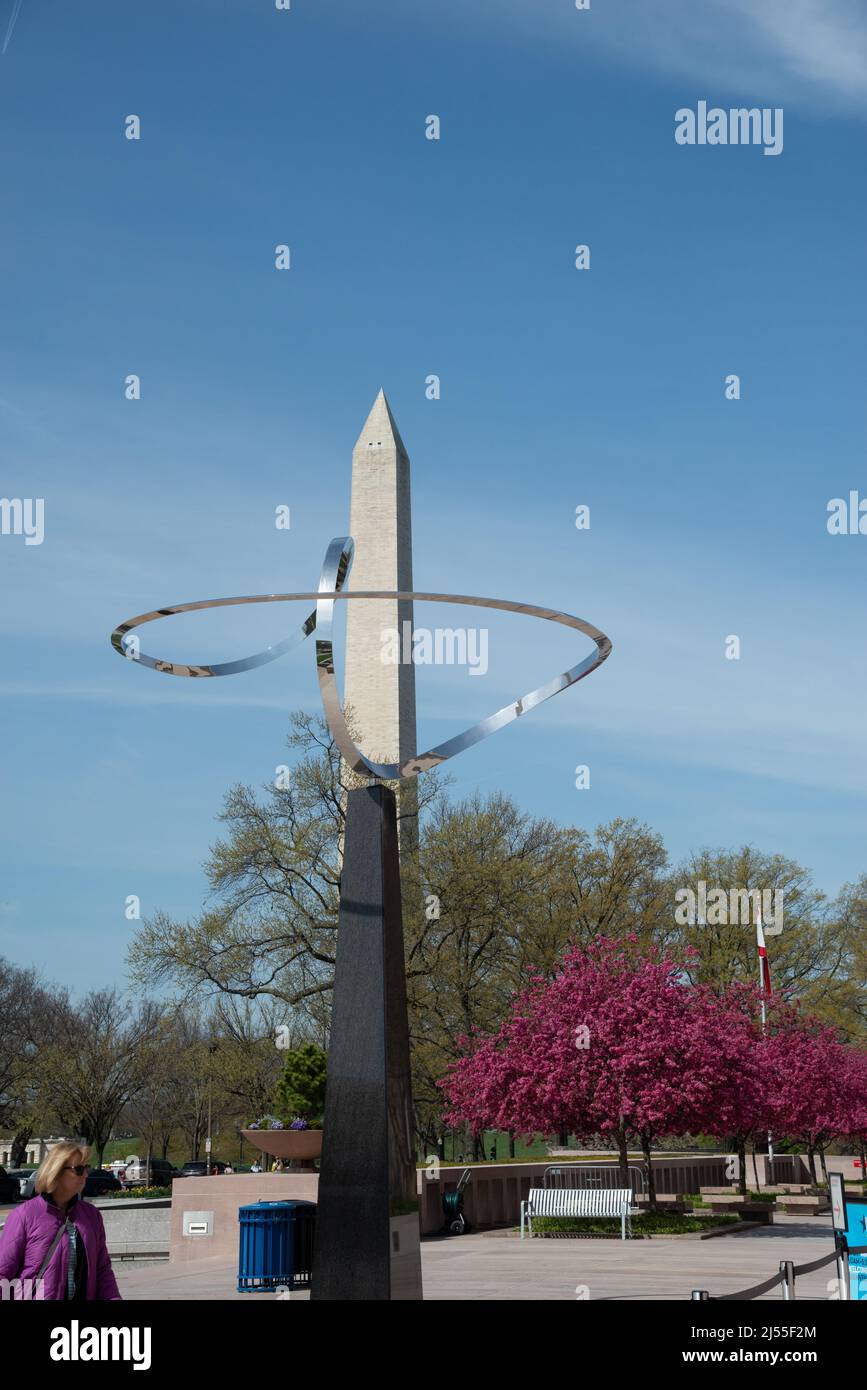 Infinity in Eight Minutes sculpture outside of American History Museum ...
