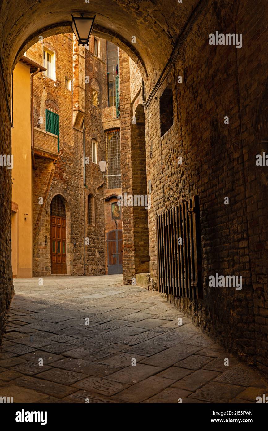 Tuscan court hi-res stock photography and images - Alamy