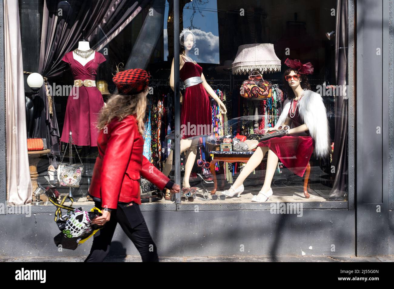 Seattle, USA. 15th Apr, 2022. A stylish person passing a shop in ...