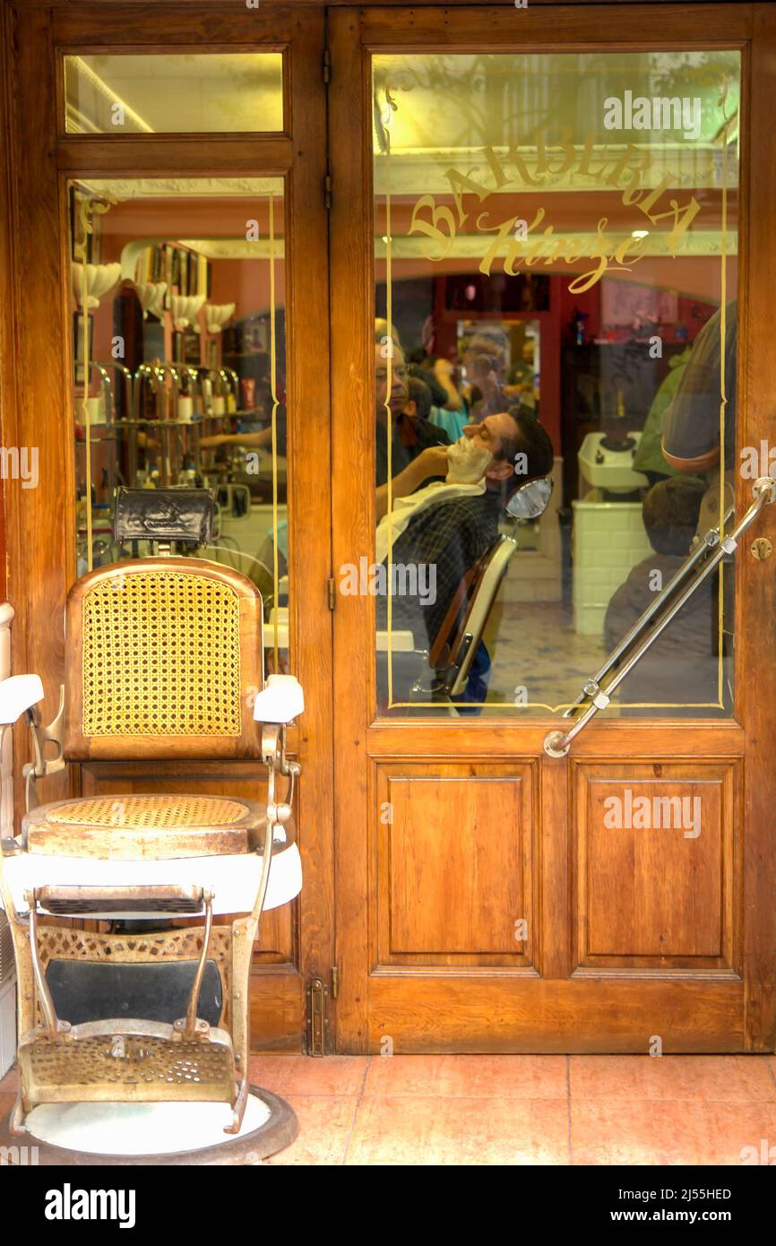 Facade barber shop hi-res stock photography and images - Alamy