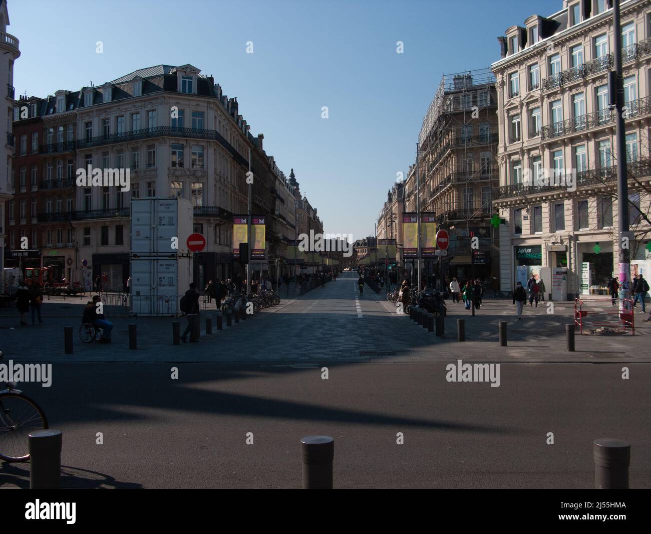 Convergent streets hi-res stock photography and images - Alamy