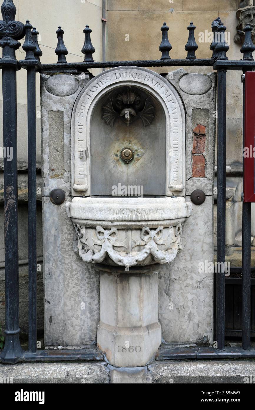 Victorian drinking water fountain hi-res stock photography and images ...