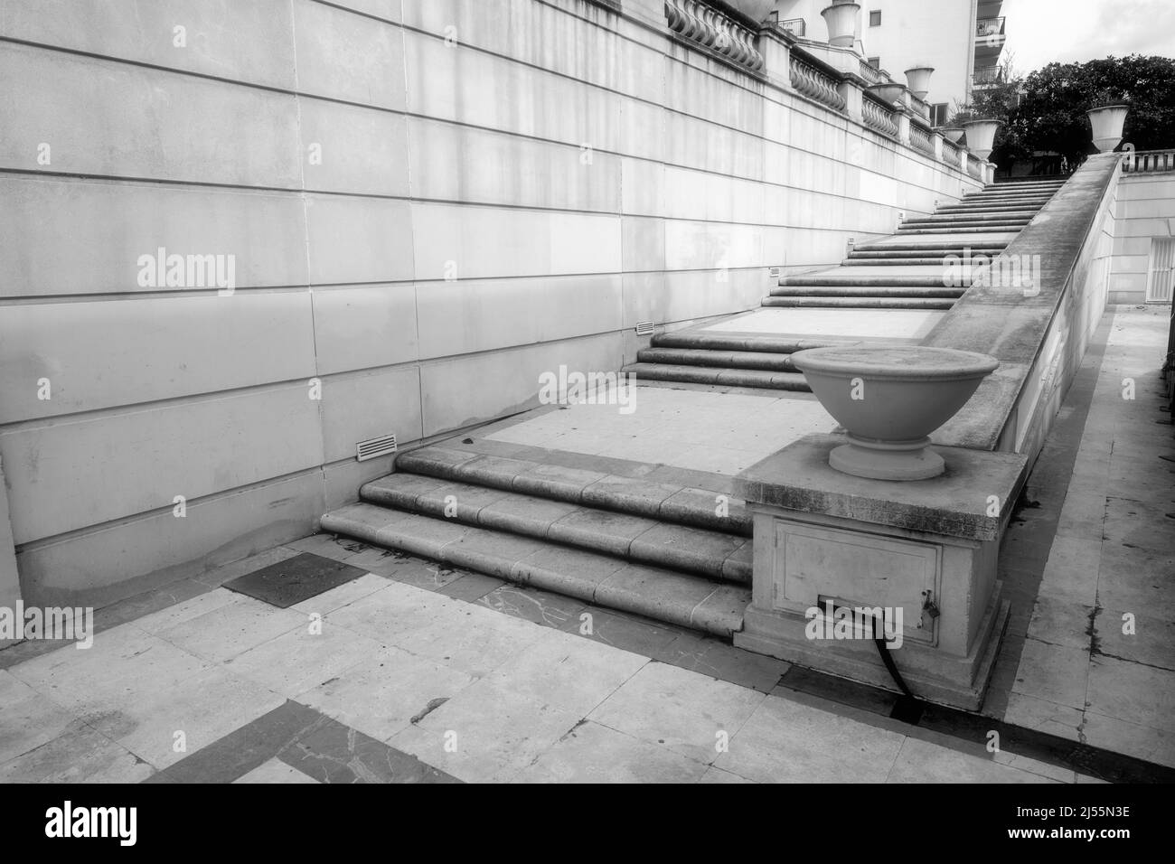 Semi-abstract views of the new-classical style architecture in the L ...