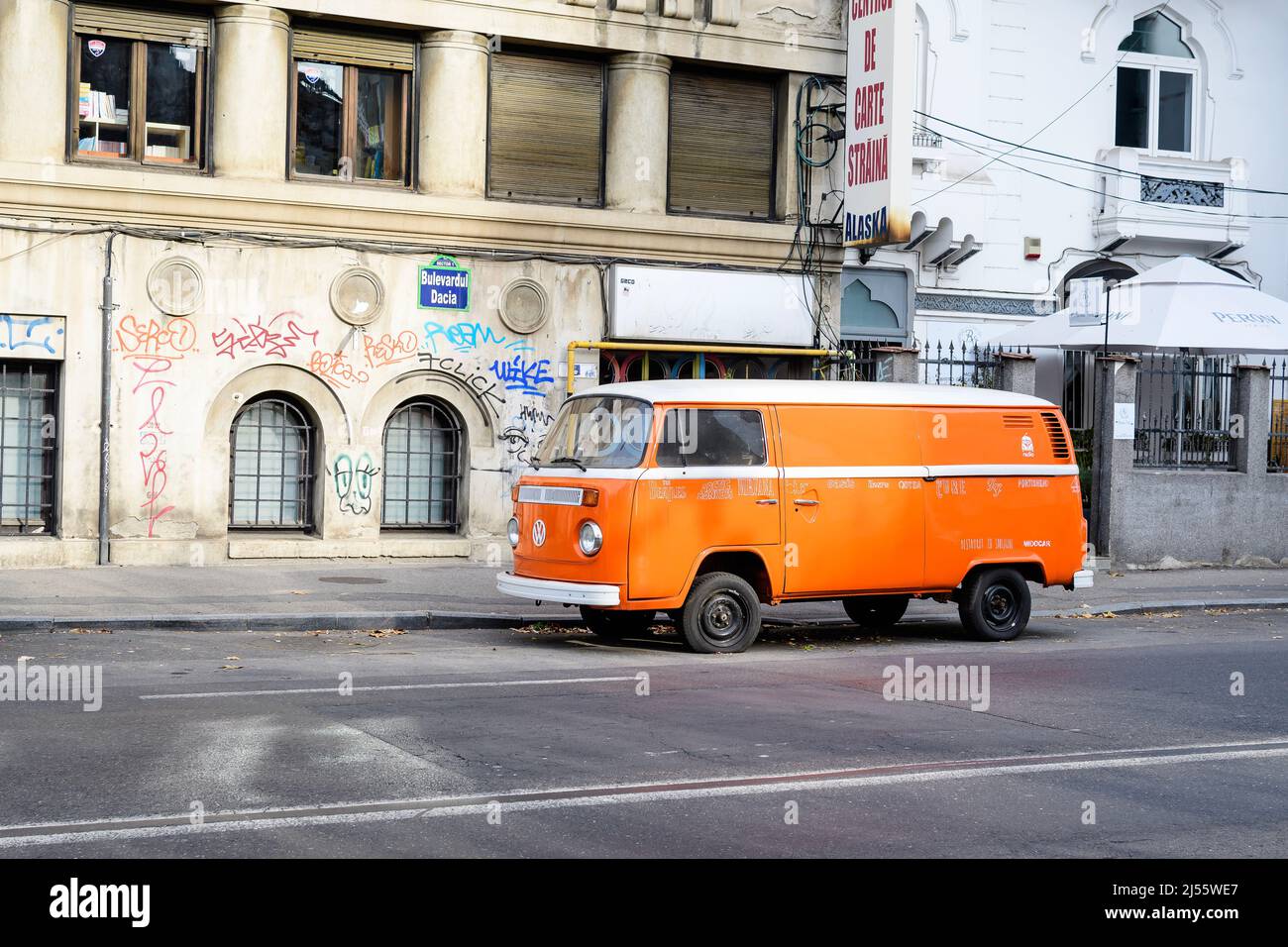 Iconic volkswagen minivan hippie hi-res stock photography and images ...