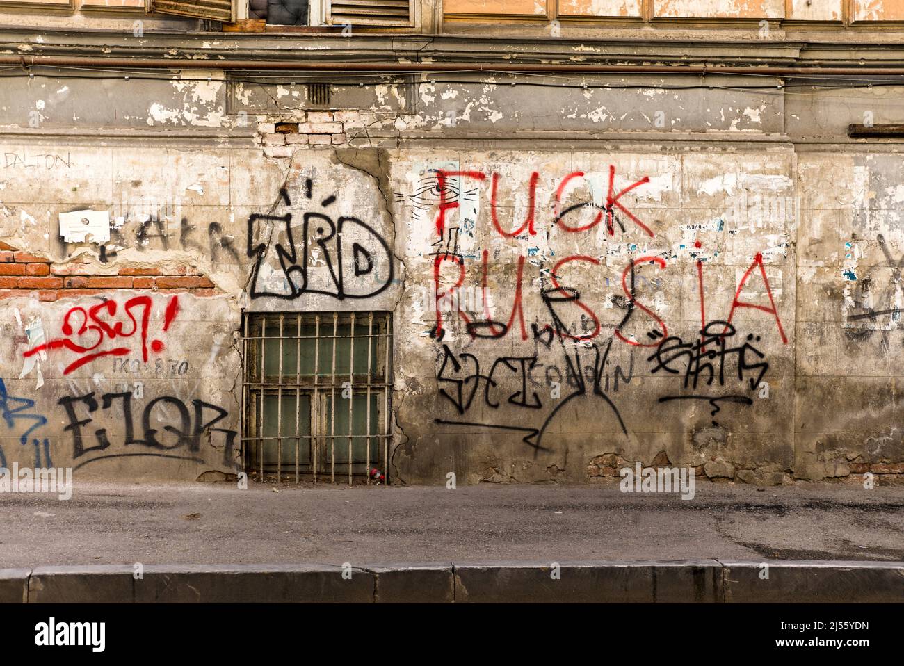 Peace sign stencil graffiti art hi-res stock photography and images - Alamy