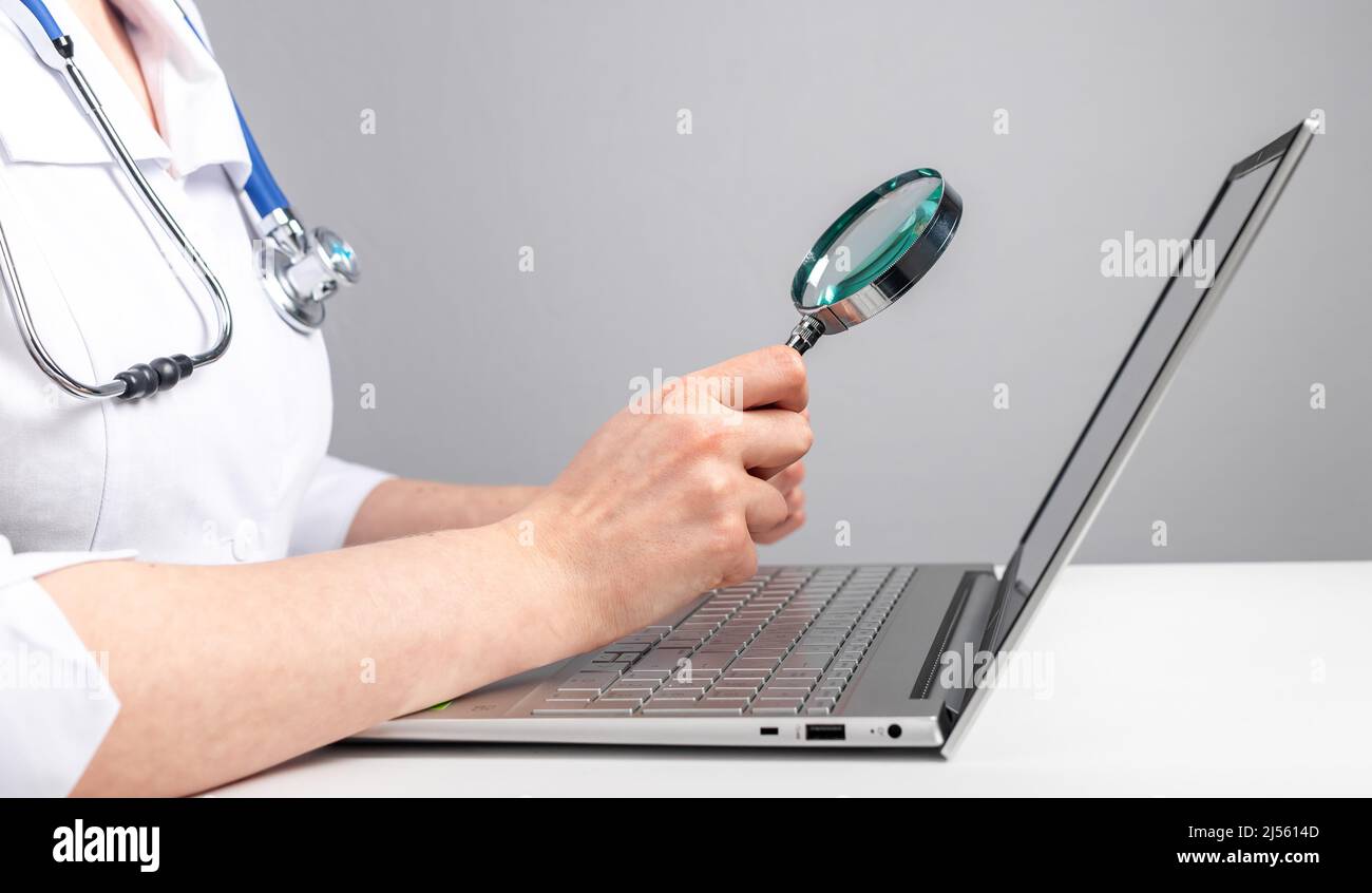 Hospital magnifying glass hi-res stock photography and images - Alamy
