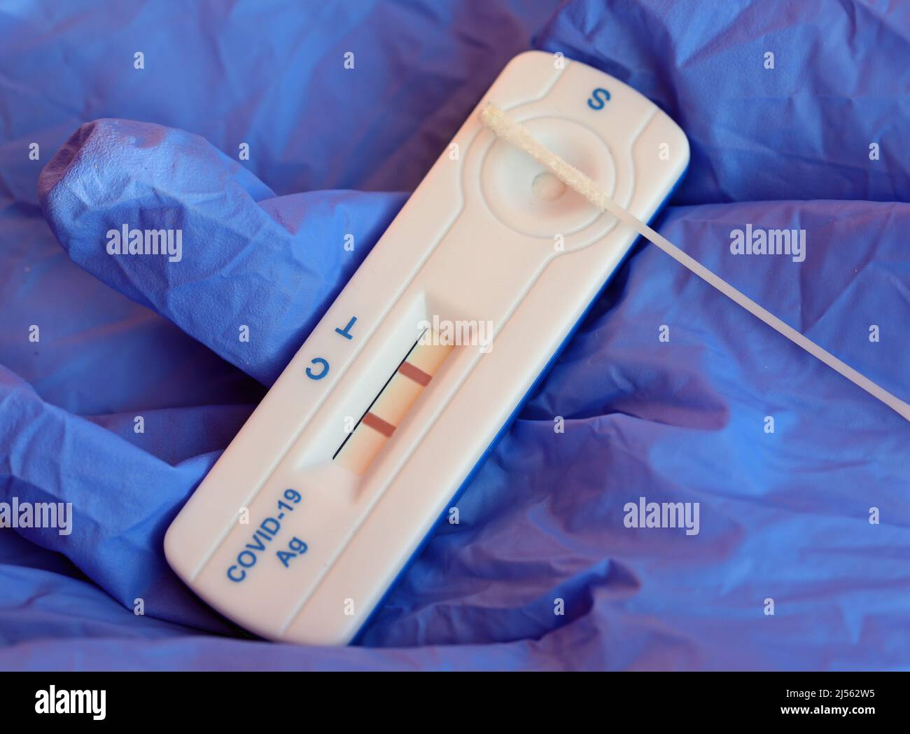 Quick test to diagnose coronavirus positivity with nasal swab and the ...