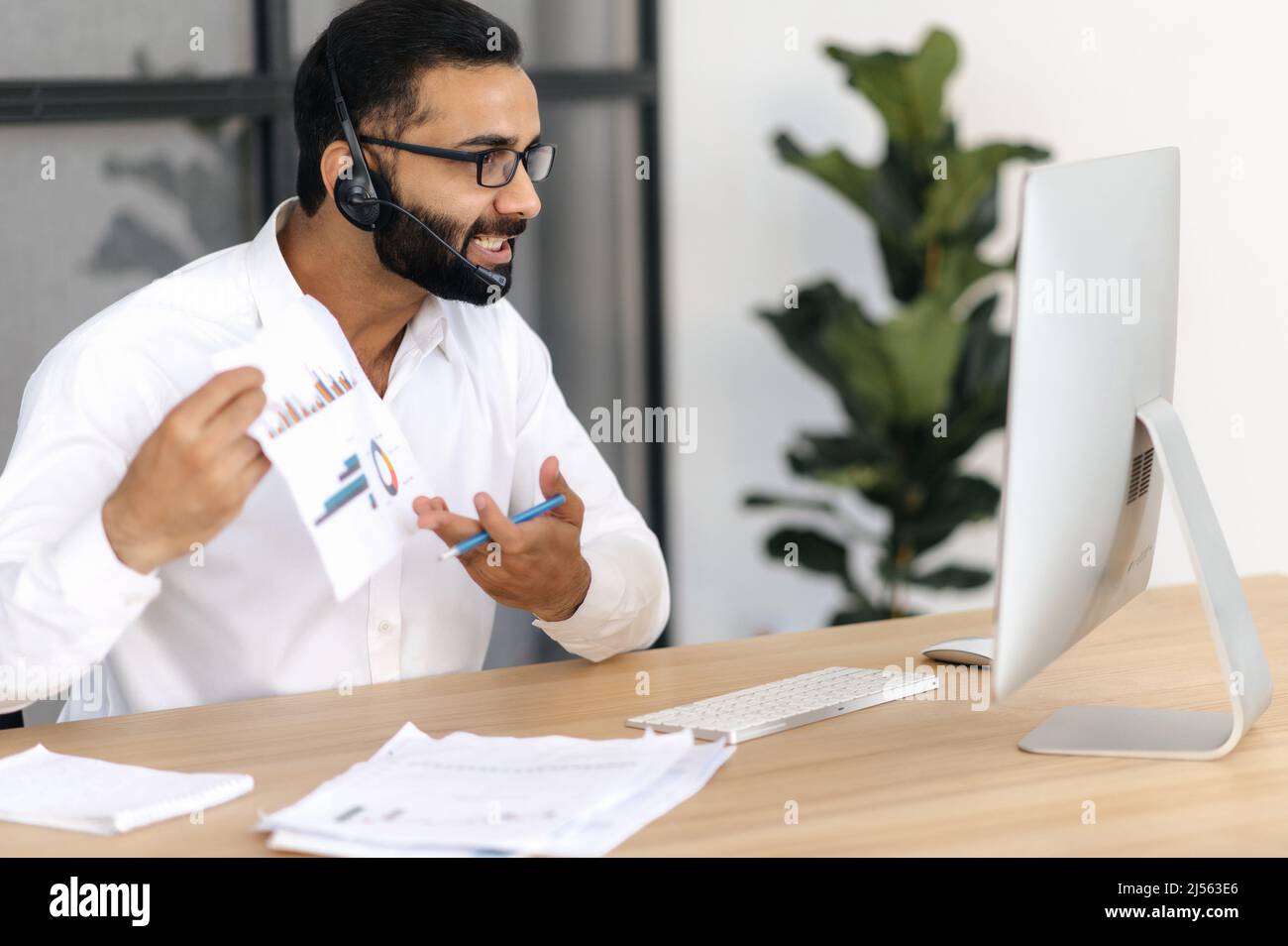 Angry boss indian hi-res stock photography and images - Alamy