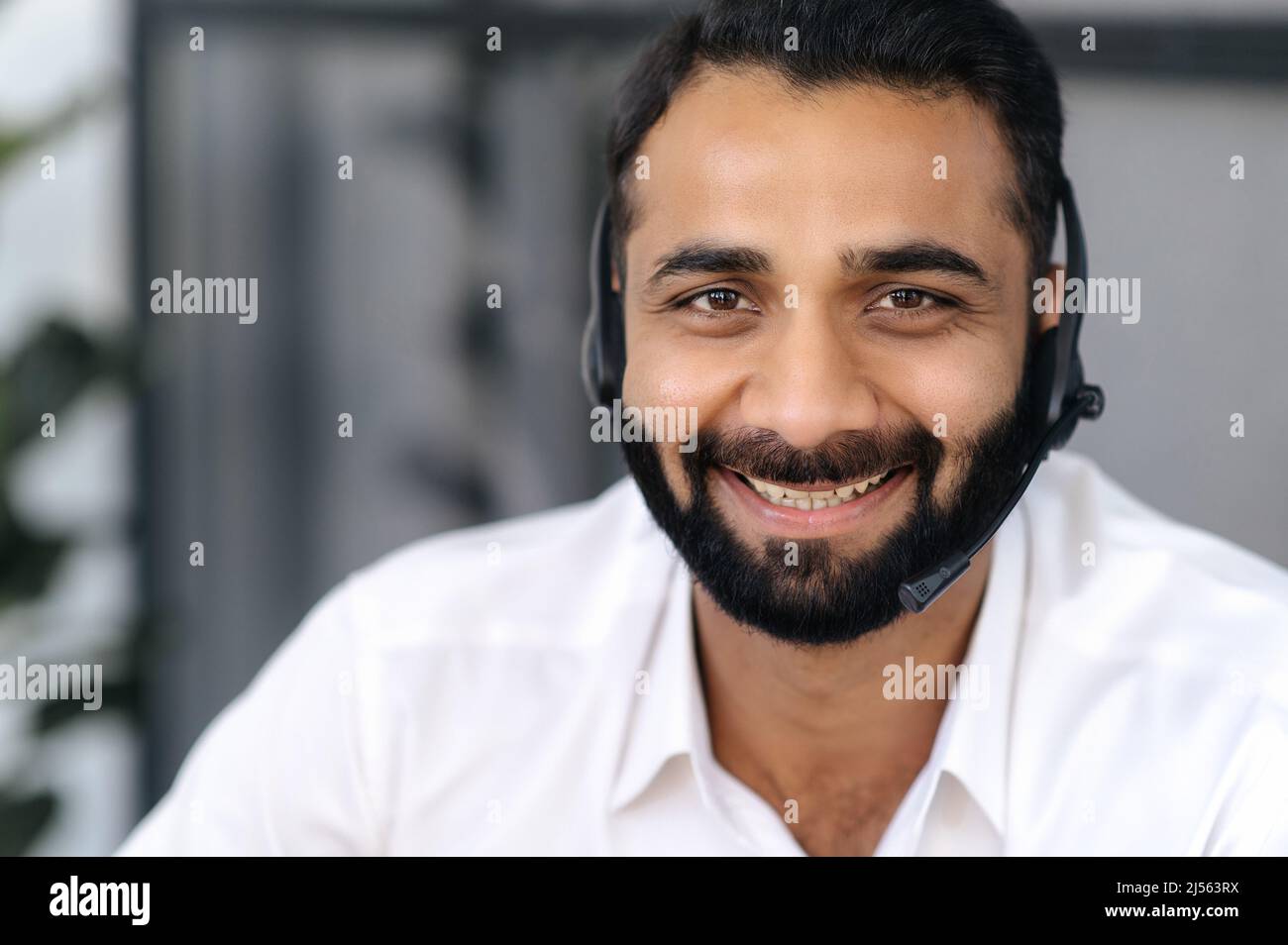 Indian employee at call center hi-res stock photography and images - Alamy