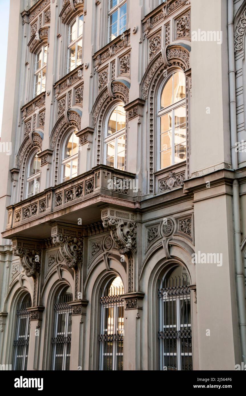 Decorative pediments hi-res stock photography and images - Alamy