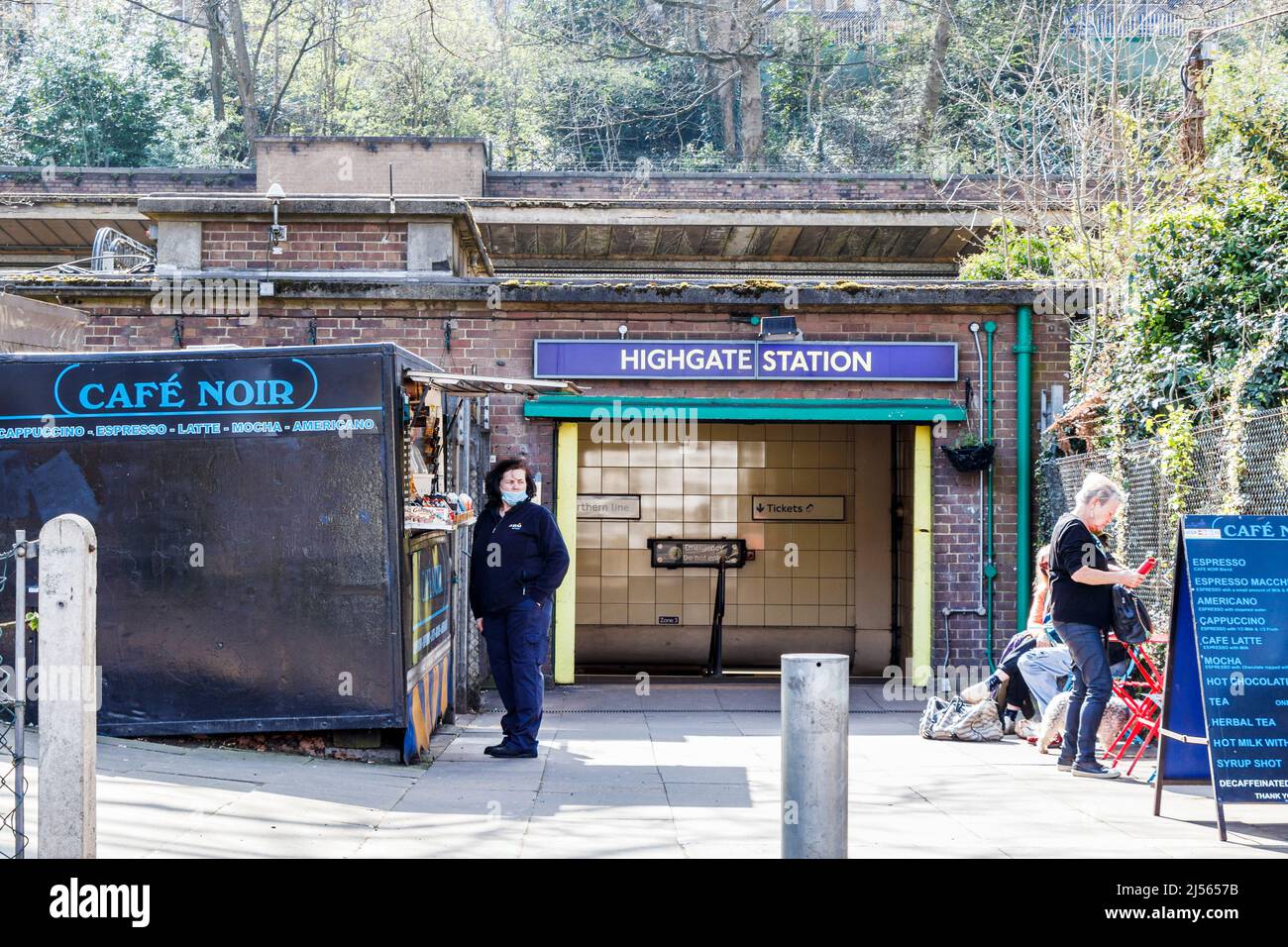 A drinks and snacks kiosk outside the entrance to Highgate underground ...