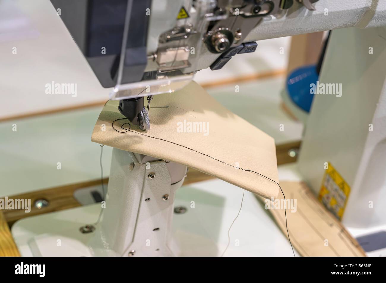 Industrial sewing machine hi-res stock photography and images - Alamy