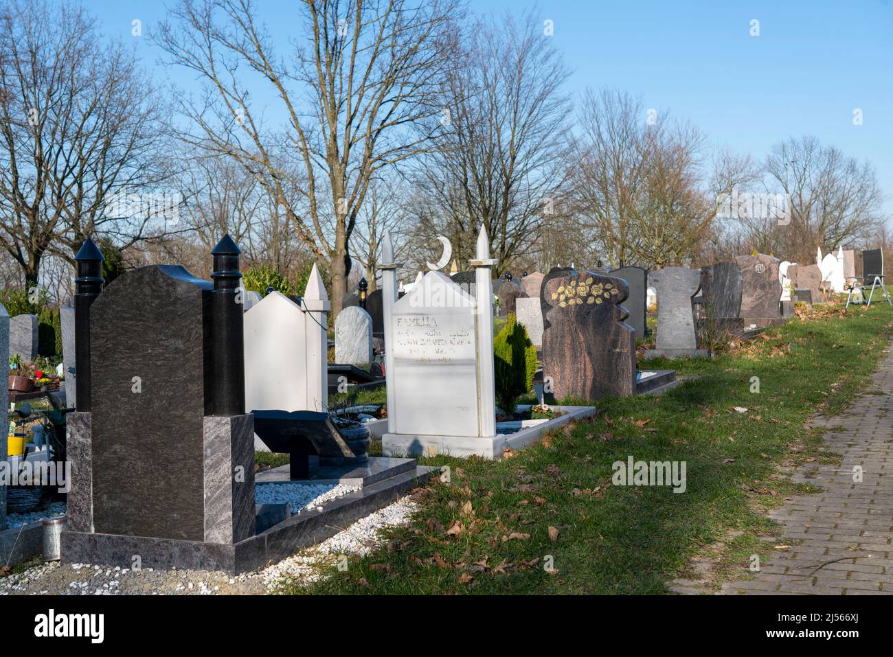 Islamic burial grounds at the Hallo cemetery in Essen-Stoppenberg, one ...