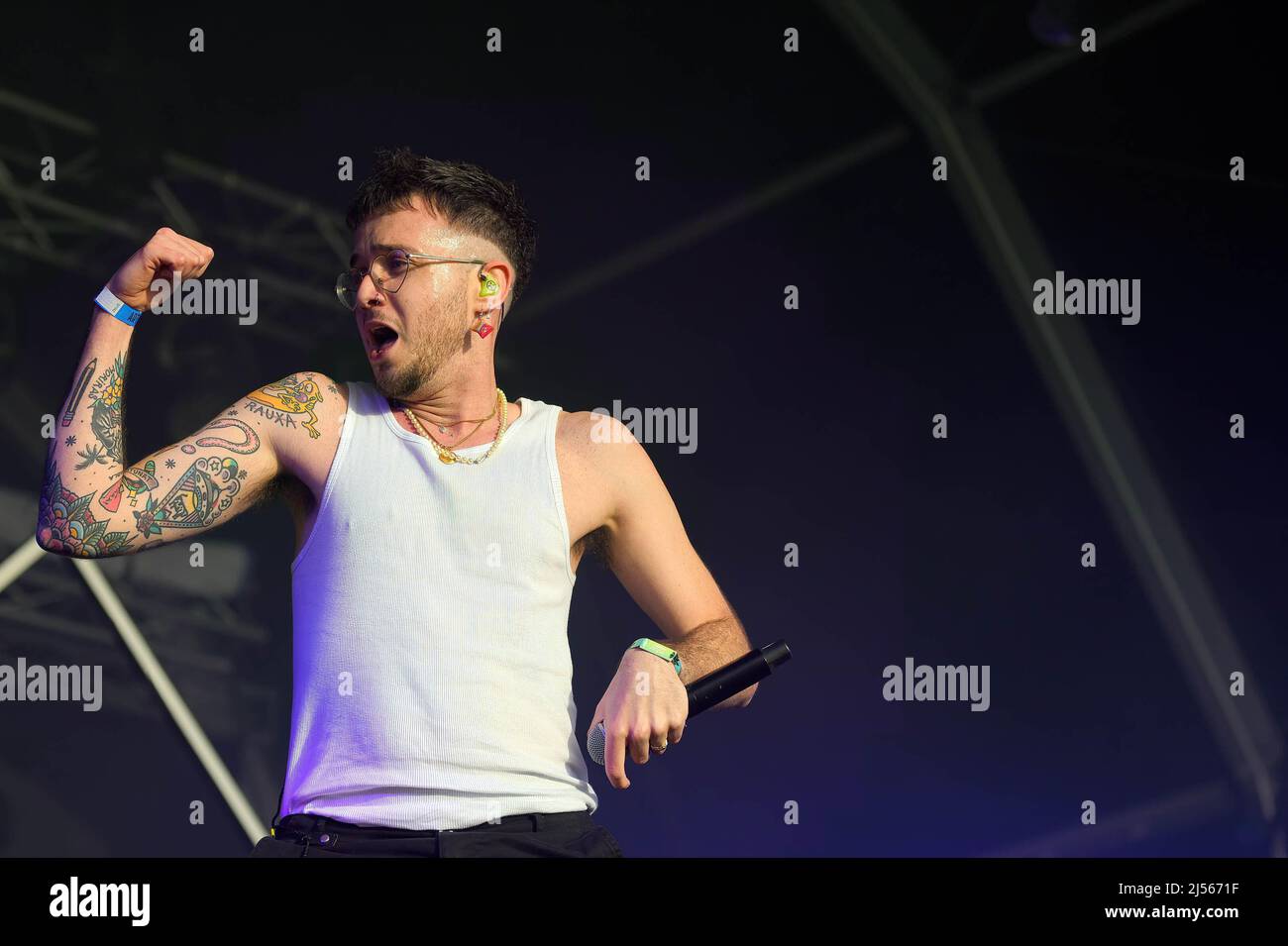 Trap singers hi-res stock photography and images - Alamy