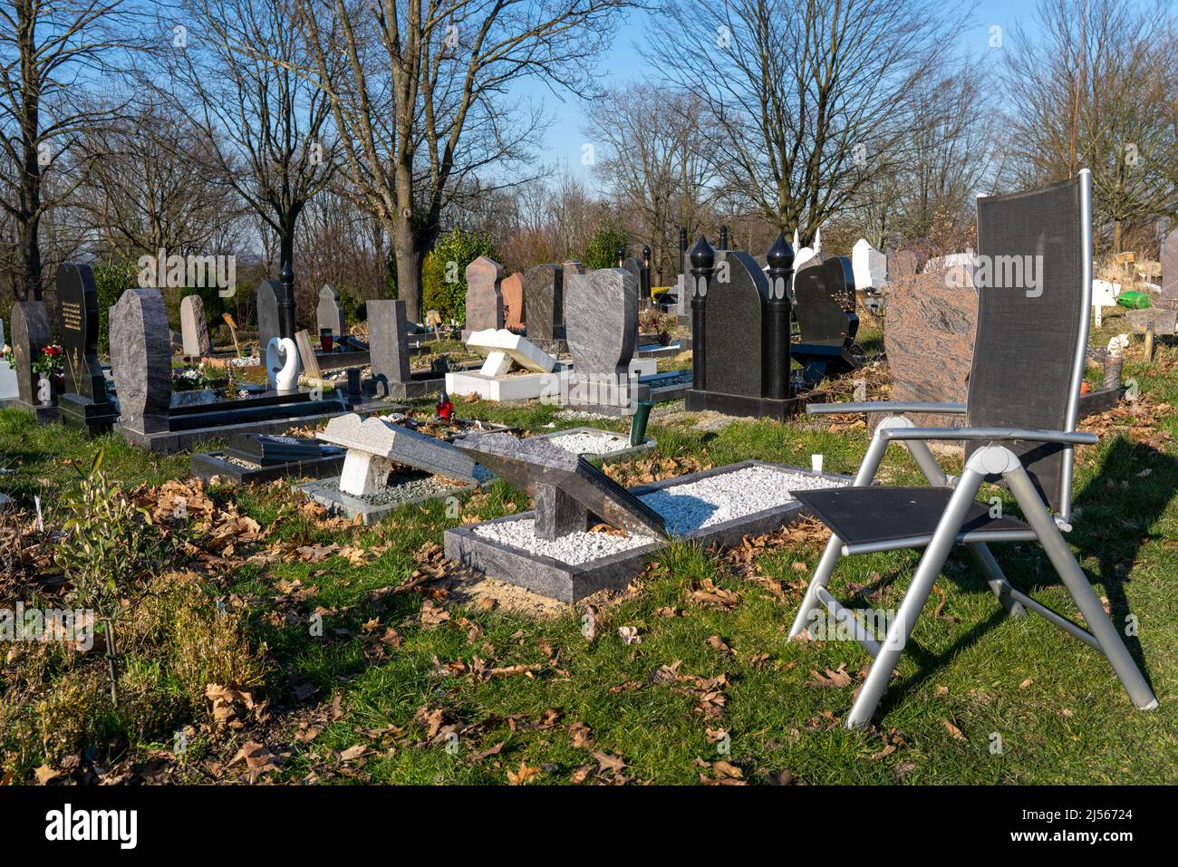 Islamic burial grounds at the Hallo cemetery in Essen-Stoppenberg, one ...