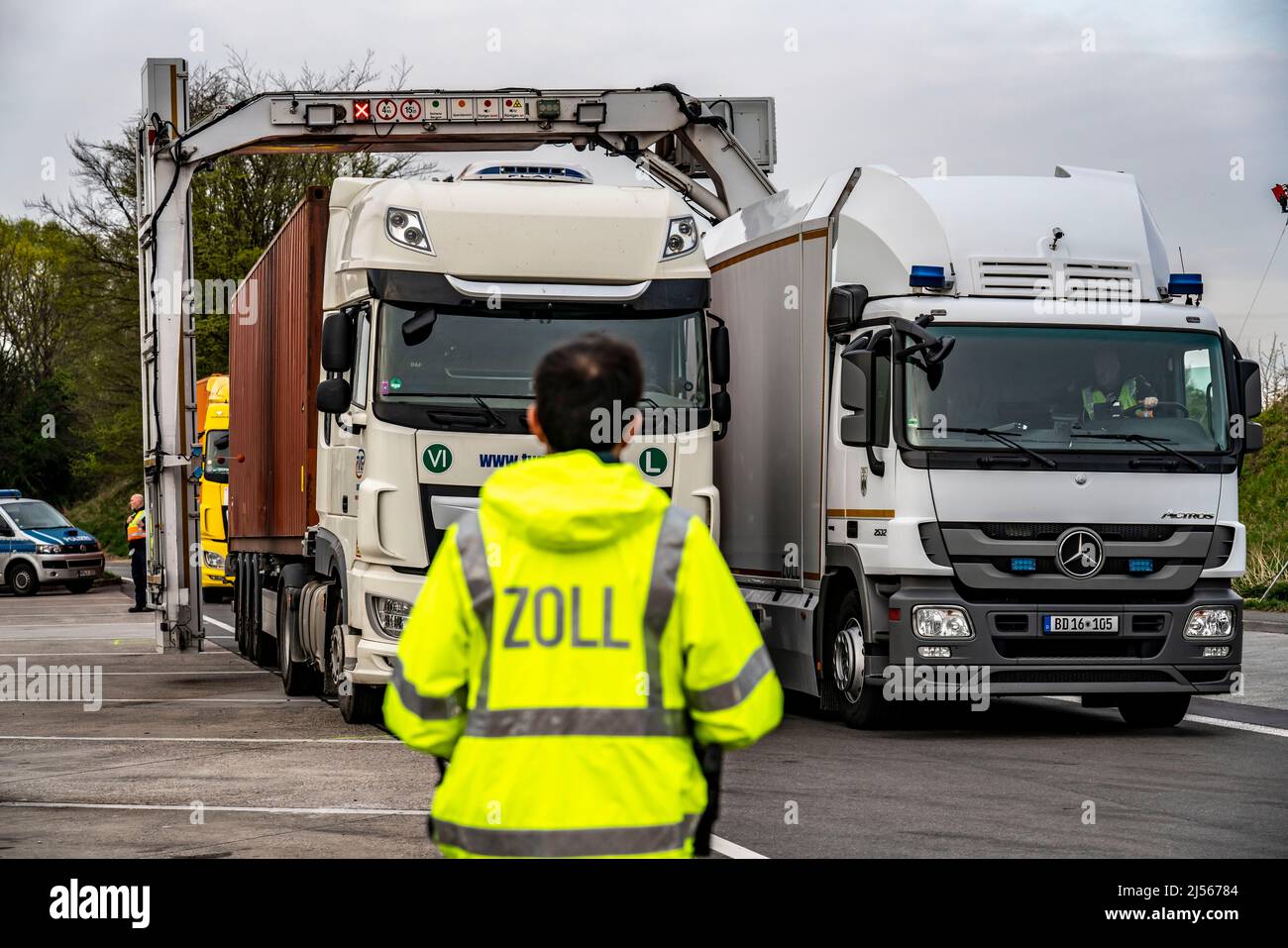 X-ray control system of the customs, can x-ray whole trucks and check ...