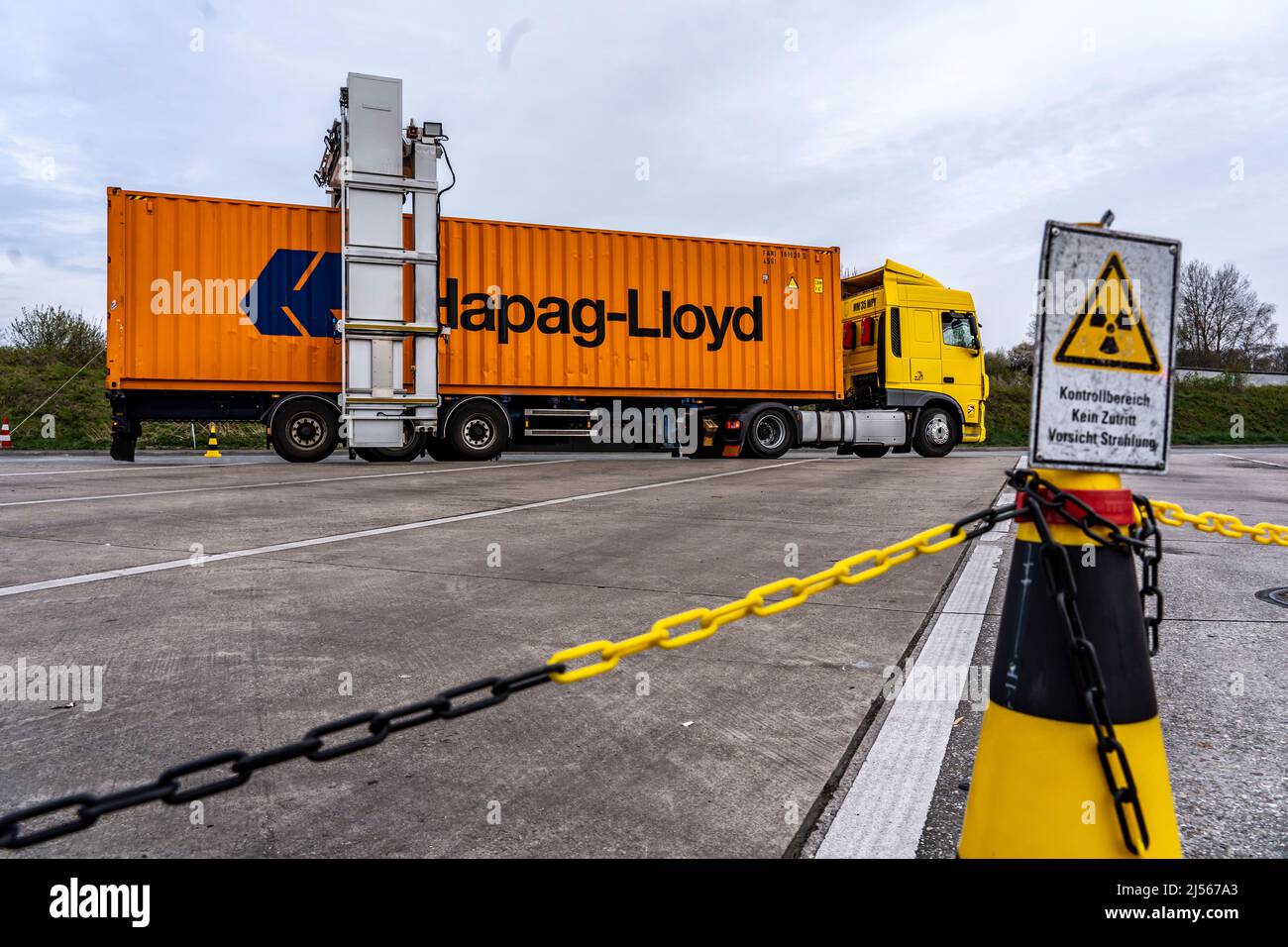 X-ray control system of the customs, can x-ray whole trucks and check ...