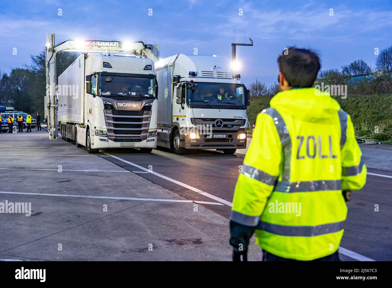 X-ray control system of the customs, can x-ray whole trucks and check ...