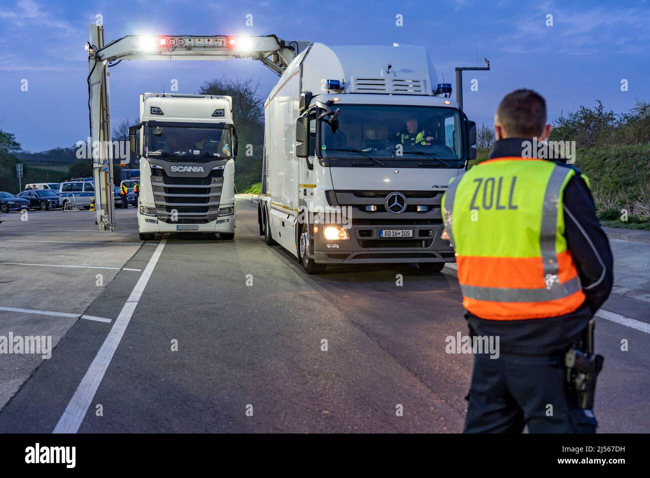 X-ray control system of the customs, can x-ray whole trucks and check ...
