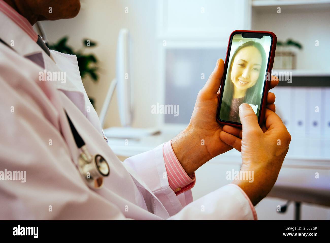 Smartphone for healthcare hi-res stock photography and images - Alamy