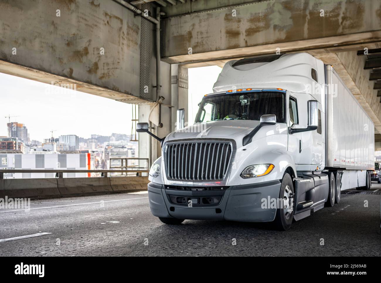 Popular bonnet powerful big rig semi truck tractor with high cab for ...