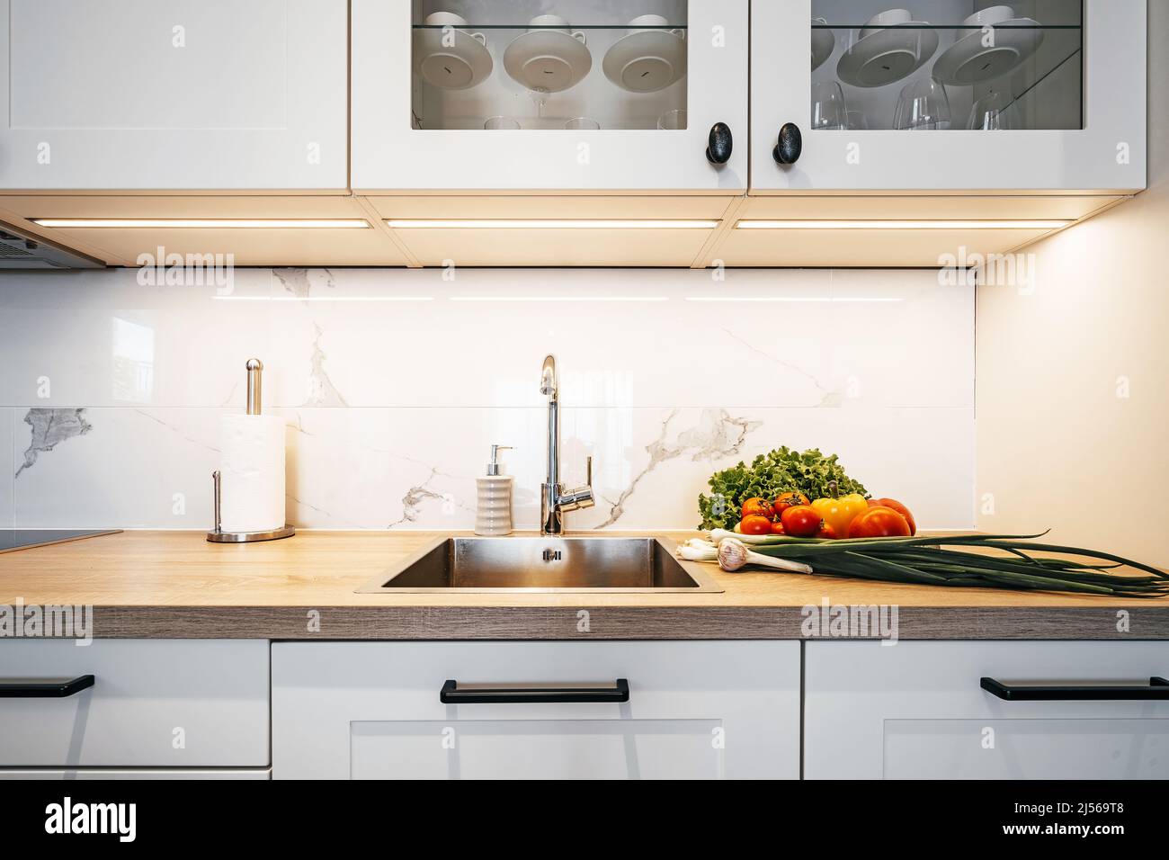 Tap table hi-res stock photography and images - Alamy