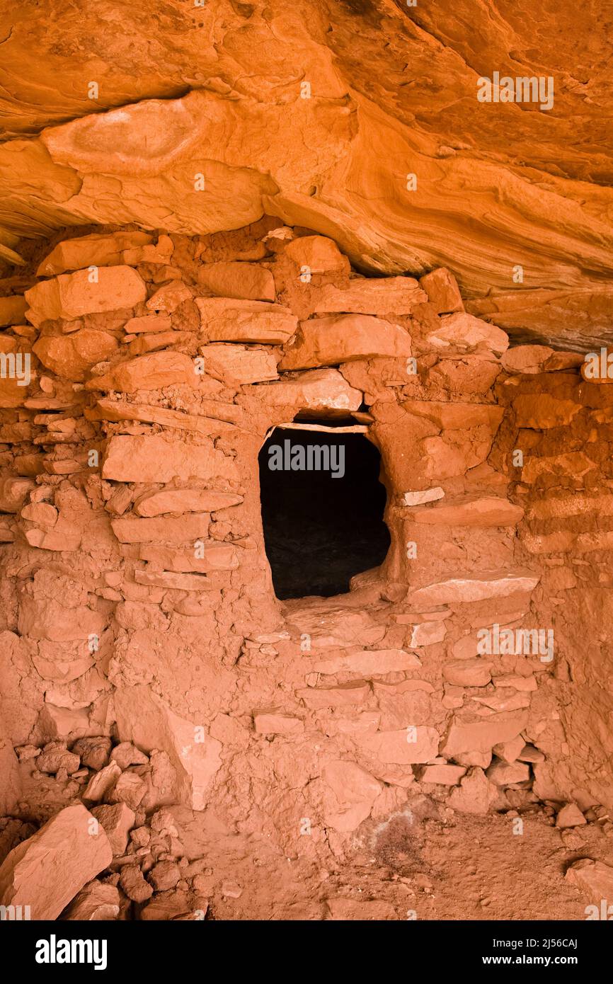 A doorway in the Moon House Ruin complex on Cedar Mesa, Bears Ears ...