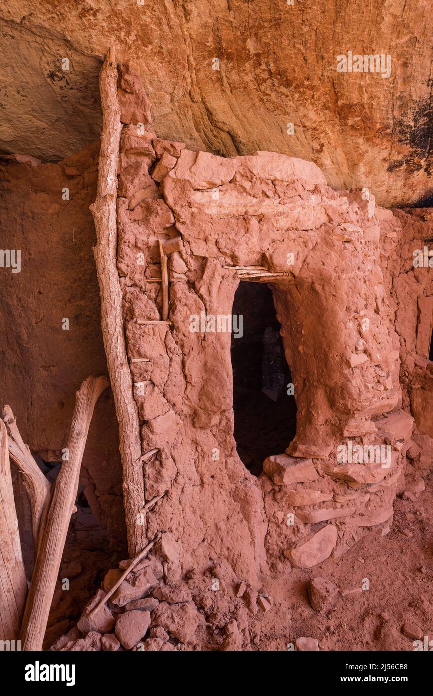 A doorway in the Moon House Ruin complex on Cedar Mesa, Bears Ears ...