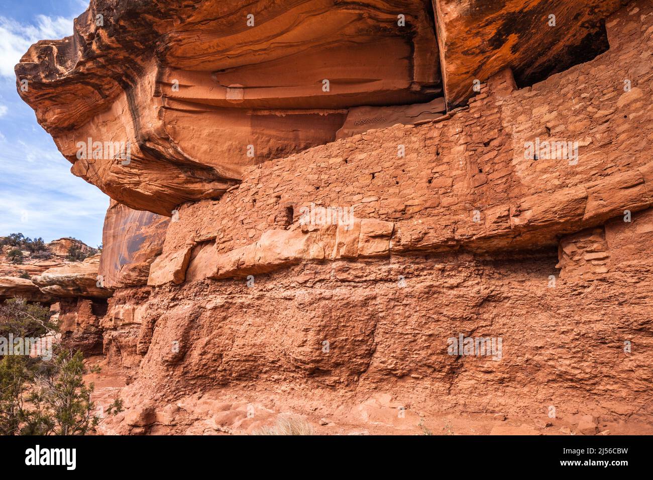 The defensive wall of the Moon House Ruin on Cedar Mesa, Bears Ears ...