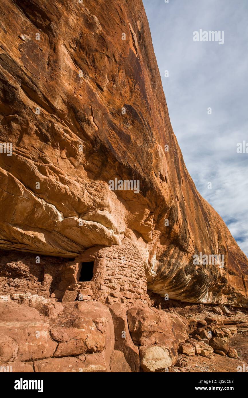 A small cliff dwelling in the Moon House Ruin complex on Cedar Mesa ...